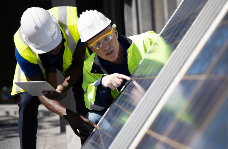 How To Become A Solar Panel Engineer (Complete guide)