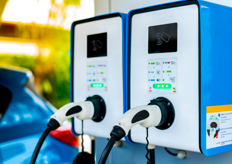 Charging An EV With Solar Panels - Climatebiz