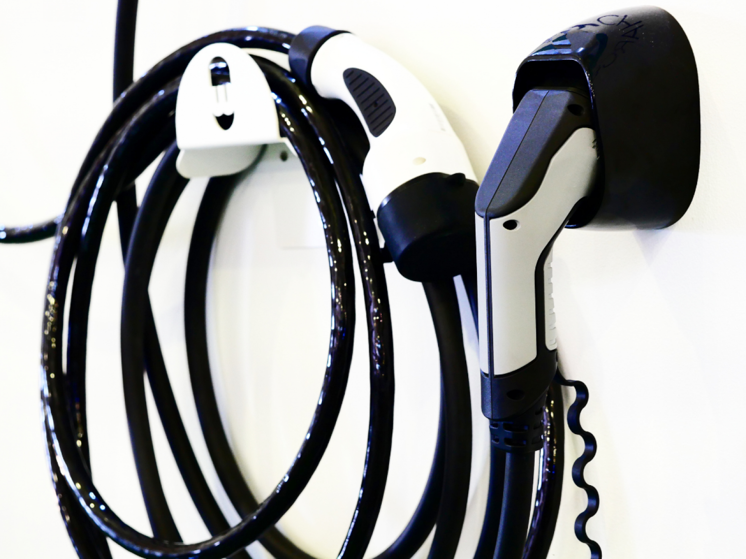 Charging An EV With Solar Panels Climatebiz charging-an-ev-with-solar-panels-climatebiz