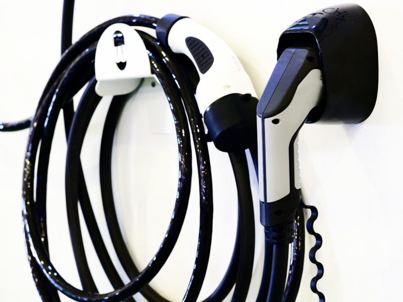 Charging An EV With Solar Panels - Climatebiz